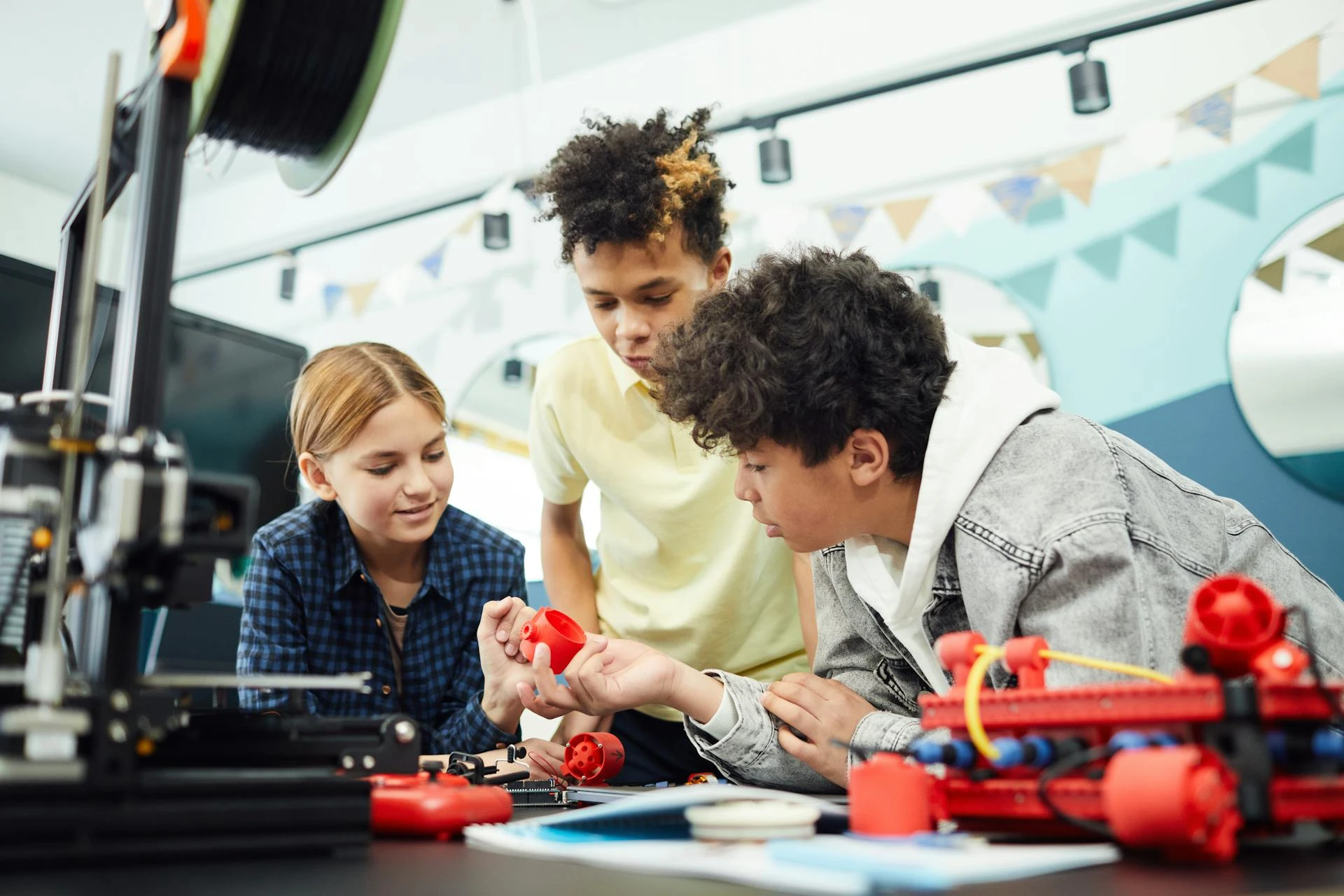 EdTech Tools Revolutionize STEM Collaboration in Classrooms | Education Curated